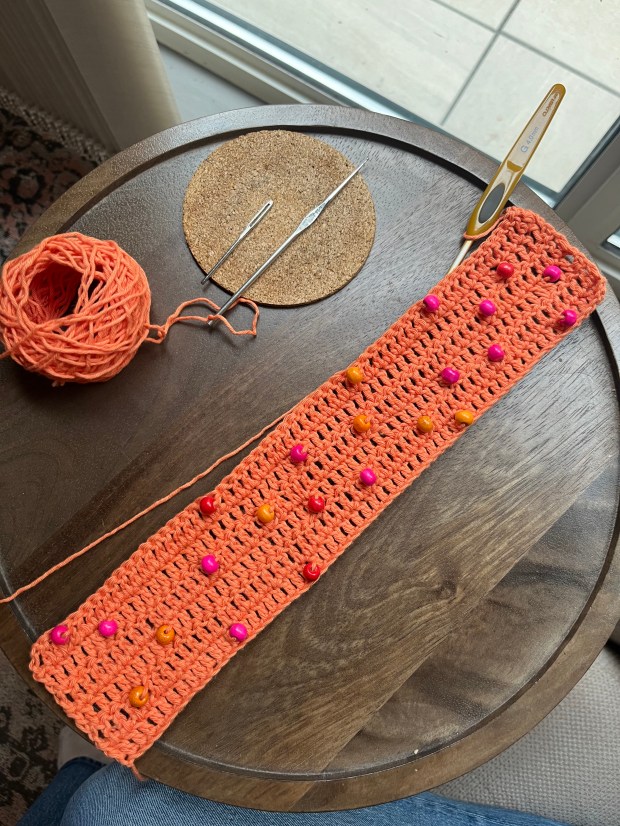 Crochet Scrunchie 2 ways – free patterns – made by Vick