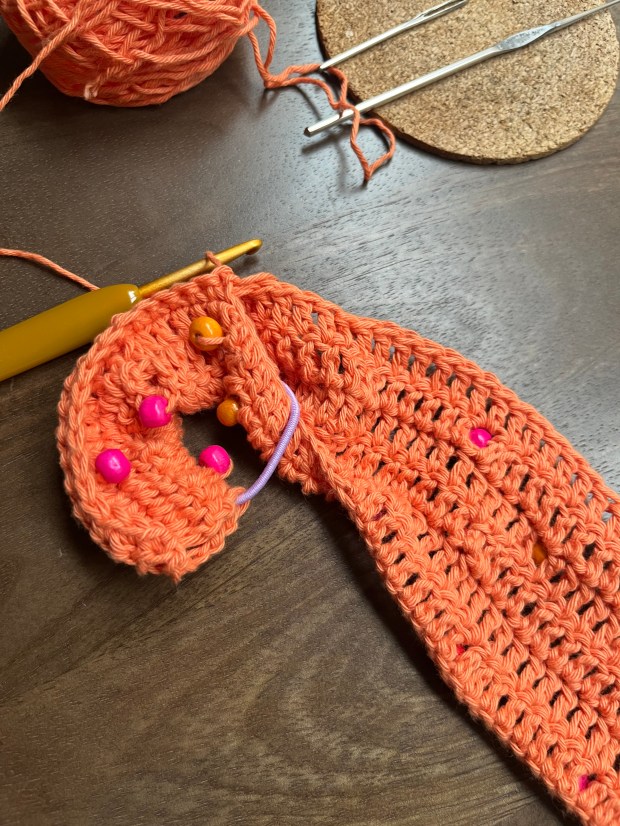 Crochet Scrunchie 2 ways – free patterns – made by Vick