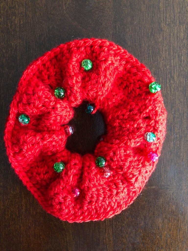 Crochet Scrunchie 2 ways – free patterns – made by Vick