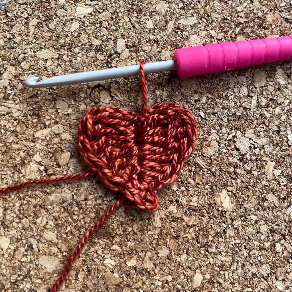 Crochet bag charms – 3 free patterns – made by Vick