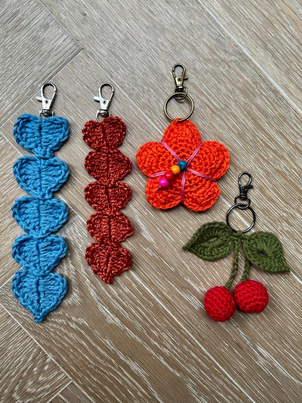 Crochet bag charms – 3 free patterns – made by Vick